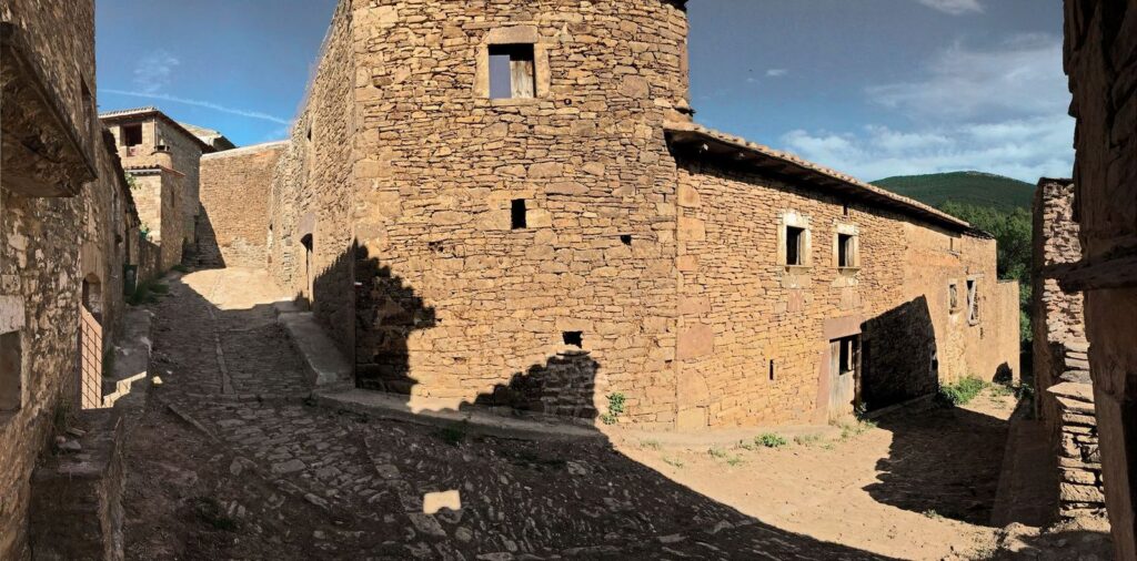 Revitalizing Cultural Heritage: Ruesta Urban Center Restoration - total